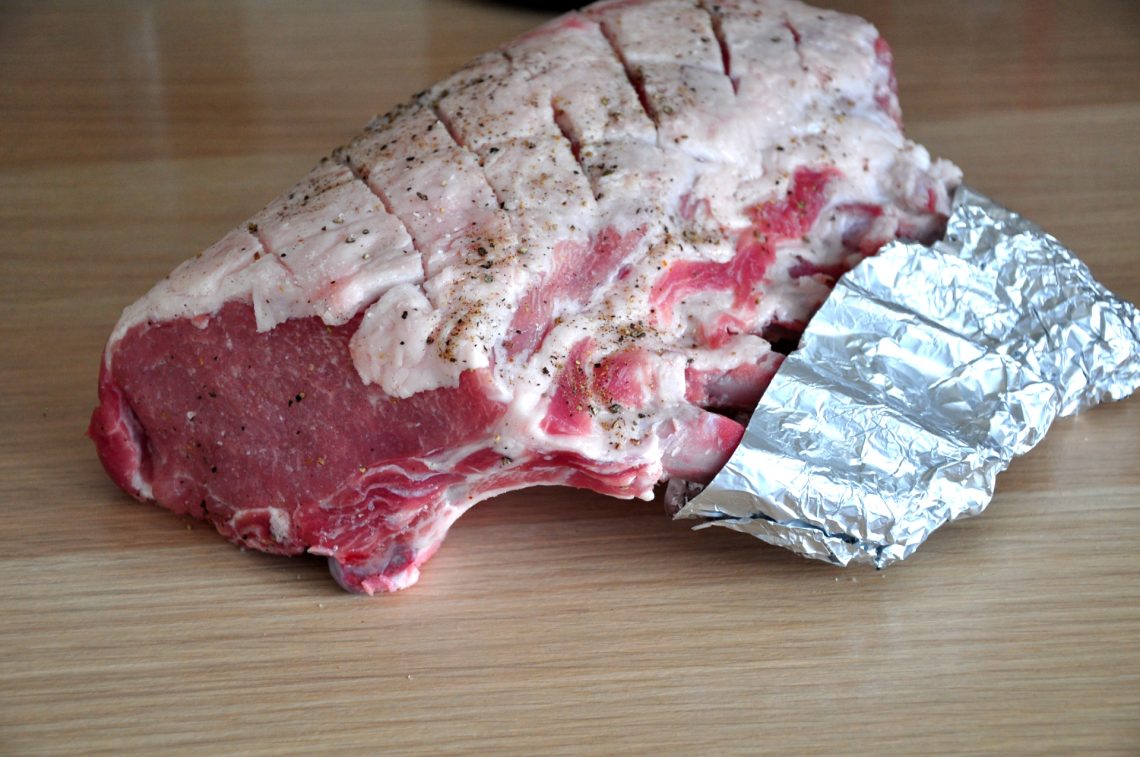 Gegrillte Frenched Racks vom Duroc Schwein von Gourmetfleisch.de